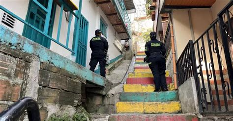 Casa Por Cárcel A Dos Policías Que Al Parecer Extorsionaban A Mujer En