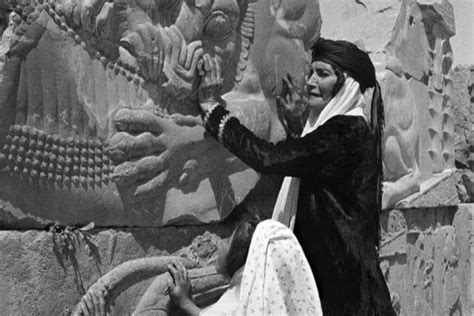 سفر به ایران قدیم؛ زنان عشایر در میان سنگ‌های جاودانه تخت جمشیدعکس