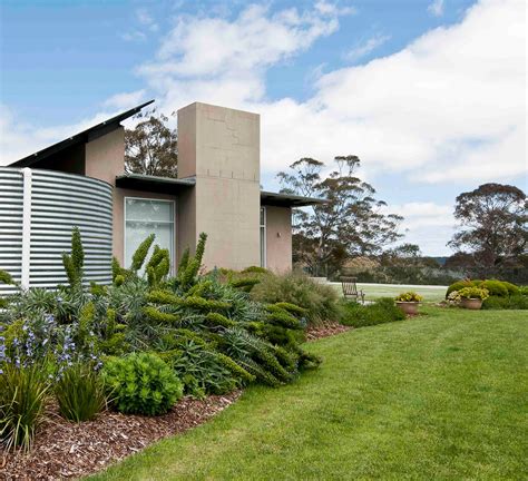 Earth Mounded Garden Nicholas Bray Landscape Architect