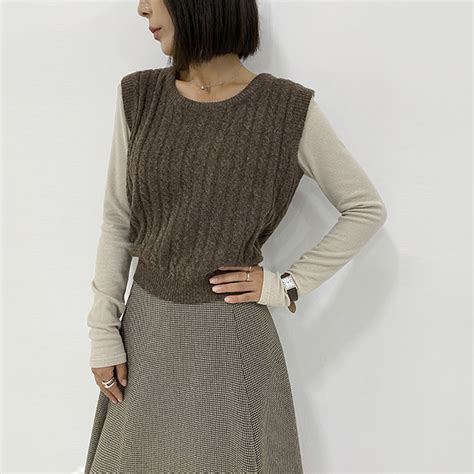 리틀마켓 라운드 꽈배기 크롭 니트 조끼 베스트 Ei46b4