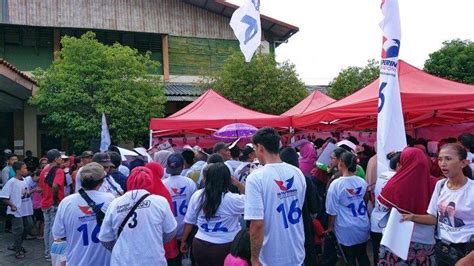 Ibu Ibu Rela Antre Panas Panasan Demi Mendapatkan Minyak Goreng Murah