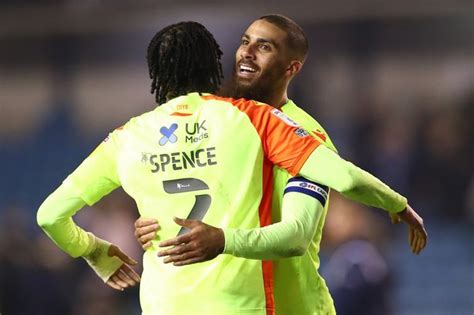 Smash And Grabban Nottingham Forest Fans Send Star Striker Message