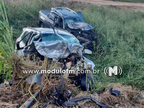 Colisão Frontal Deixa Dois Mortos E Três Feridos Na Br 365 Módulo Fm