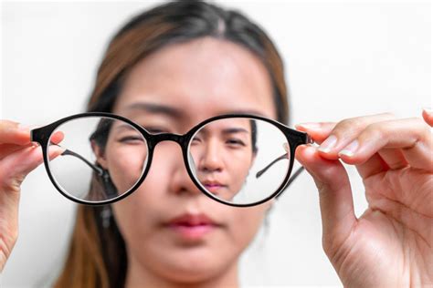 8 Tips Memilih Kacamata Minus Yang Tepat