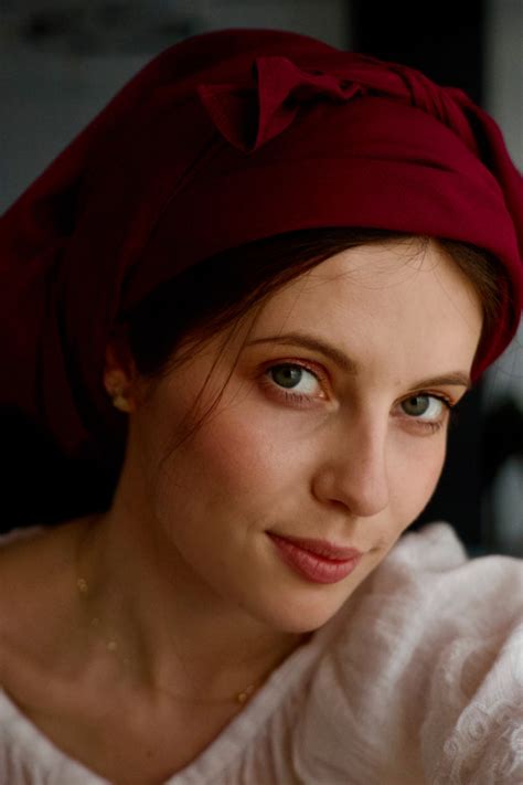 Бордова соковита хустинка