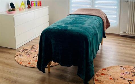 Massage Du Dos Des épaules Et Du Cou Près De Saint Jean Falaises