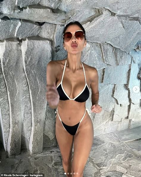 Nicole Scherzinger Tregon Linjat E Saj Shumë Të Tonifikuara Me Bikini