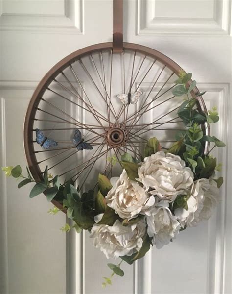 Stunning Dollar Store Bicycle Wheel Wreath Ideas
