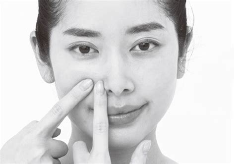 【画像】“顔のたるみ、むくみ”に簡単ツボ押し！ 押すだけで「小顔に導く」毎日習慣8選｜ニフティニュース