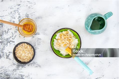 수제 스크럽 꿀 오트밀 코코넛 오일 및 포도 씨 오일 재료 뷰티 컨셉 과일에 대한 스톡 사진 및 기타 이미지 과일 꿀 노랑 Istock