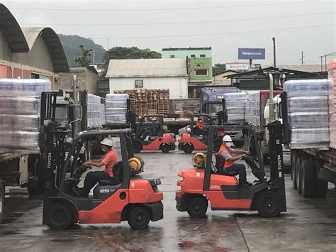 AJE DONA 300 TONELADAS DE AGUA A DAMNIFICADOS DE PIURA NOTICIAS RSE PERÚ
