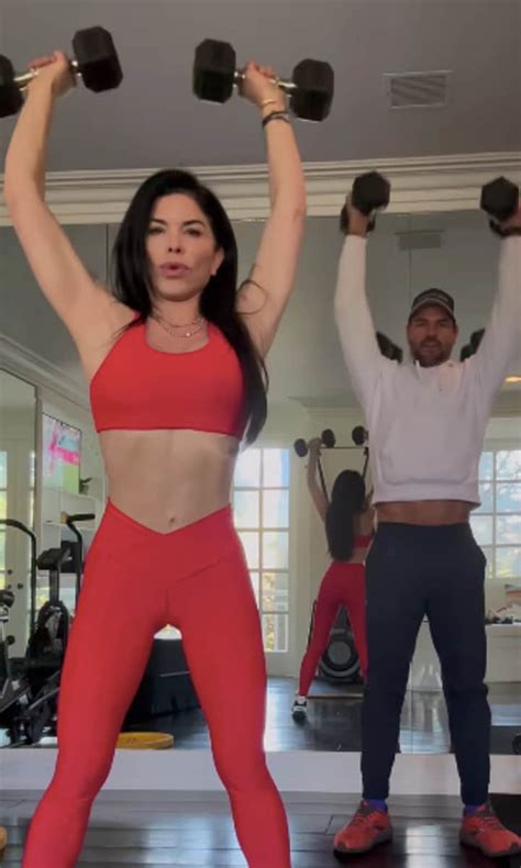 This 15 Minute Workout Keeps Lauren Sanchez Sizzling