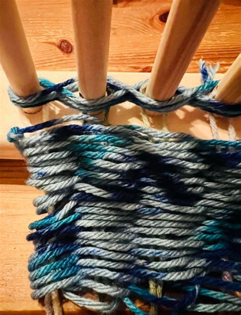 Peg Loom Weaving Rya Knot