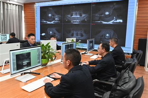 列车看片医生守护春运6 图片频道 人民网