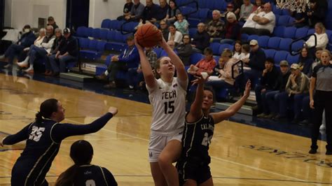 Career Night From Elquist Leads Lady Owls To 102 54 Win Oregon Institute Of Technology Athletics