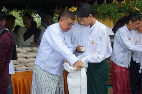 မွန်ပြည်နယ်၀န်ကြီးချုပ်နှင့် တိုင်းမှူး ကဆုန်လပြည့် ဗုဒ္ဓနေ့ မဟာမြတ်မုနိ ဘုရားရောင်တော် ဖွင့်ပ