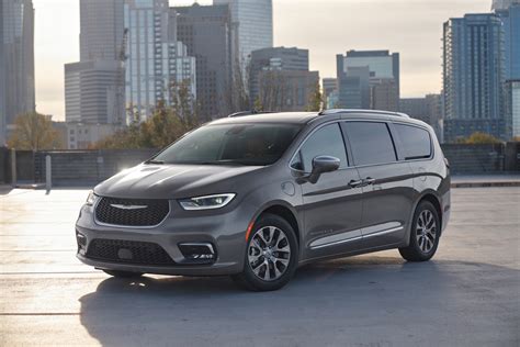 Chrysler Pacifica Likely To Live On As An Electric Minivan