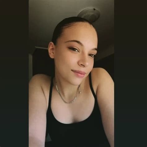 𝕾𝖙𝖊𝖑𝖑𝖆 Marialia • Threads Say More