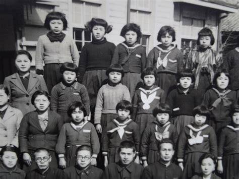 Yahooオークション 戦前古写真写真女学生制服美人画資料