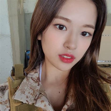 아이즈원 인스타에 올라온 군복입은 안유진ㄷㄷㄷ 인스티즈instiz 이슈 카테고리
