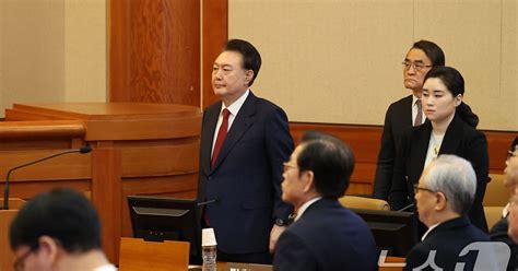 민주 尹 마지막까지 탄핵 심판정 더럽혀속히 파면해야