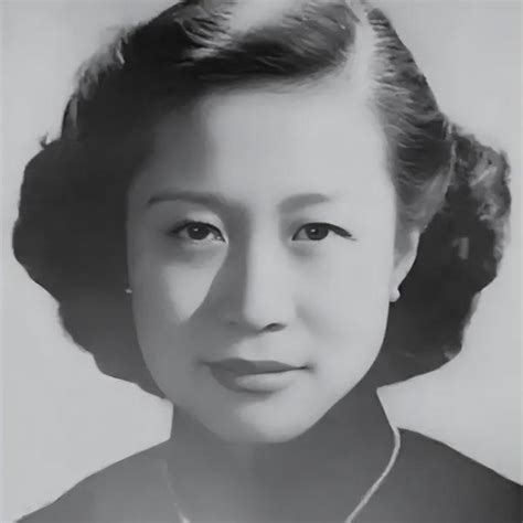 杨振宁为何选择了翁帆？看看她和杜致礼年轻时的照片，突然就懂了 知乎