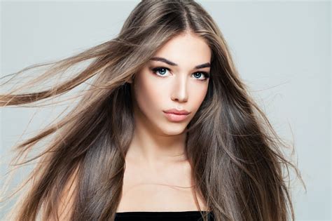 Wanita Dengan Gaya Rambut Panjang Sehat Model Cantik Dengan Rambut