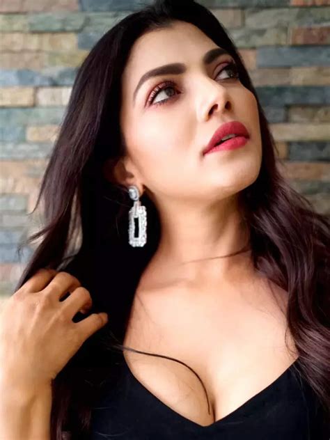 ఈ అర్జున్‌రెడ్డి నర్సు గుర్తుందా హాట్‌హాట్‌గా ఉందిగా Telugusamayam