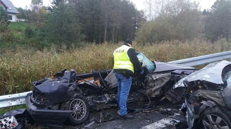 BMW zderzyło się z oplem Nie żyje trzech młodych mężczyzn