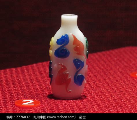 白套五色玻璃蝠云纹鼻烟壶高清图片下载红动中国