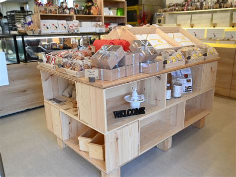 リニューアルした店内 弘前経済新聞