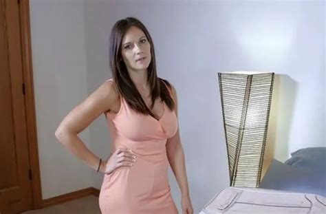 Mandy Flores Biography Net Worth Age Height Weight Real Name