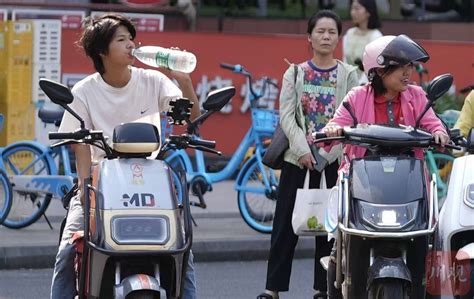C视频丨成都进入“高温烧烤模式” 10日下午多地气温超38摄氏度四川在线