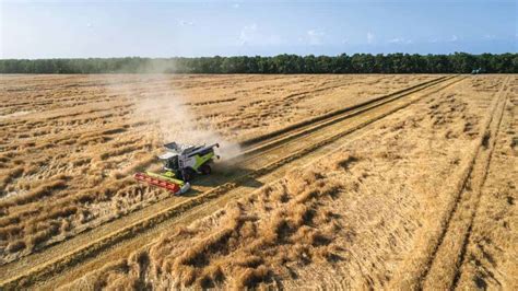 Claas Lansează Trion Un Nou Punct De Referință Pentru Clasa Medie A