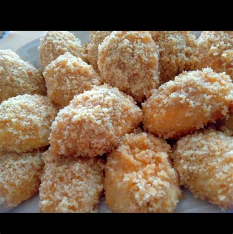 Бирени масленки пропити в сладък сироп и оваляни в орехчета Неземна вкусотия по стара семейна