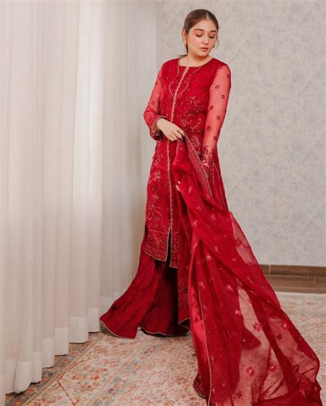 Dur E Fishan Takes Our Breath Away In Vibrant Red Festive Wear Lens