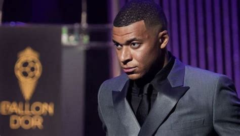 Mbappé Felicitó A Messi Por Ganar El Balón De Oro Y El Gesto No Cayó Bien En Francia 442