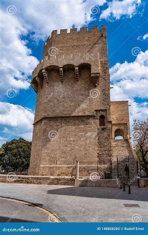 A Porta De Serrans Parte De Christian Wall Em Val Ncia Espanha