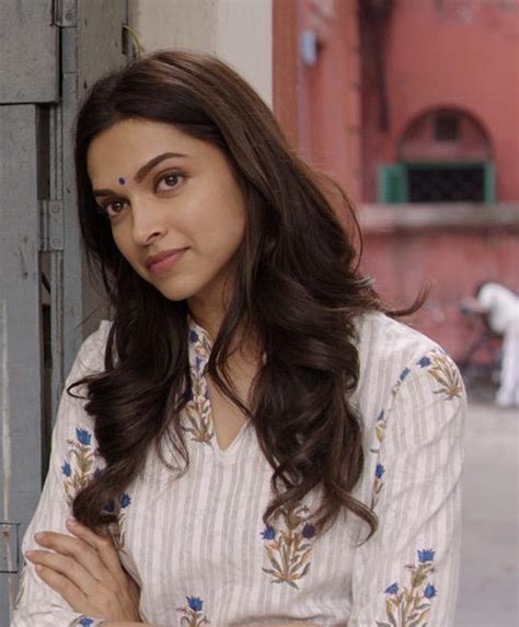 Deepika Padukones Piku Checkout Her Looks In The Movie