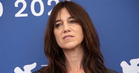 השחקנית שרלוט גינסבורג החזירו את החטופות הביתה עכשיו