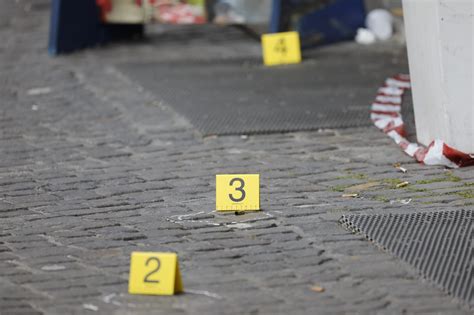 Sparatoria A Secondigliano Uomo Di Anni Trovato Morto Nelle Strade Cronaca Di Napoli