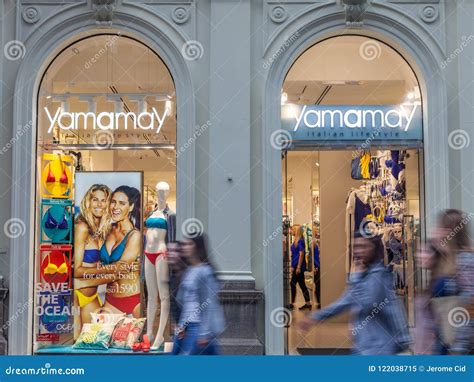 Logotipo De Yamamay En Su Tienda Principal En Belgrado Yamamay Es Una