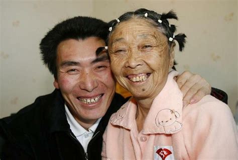 Подружжя із великою різницею у віці змогло прожити у щасливому шлюбі 20 років але потім доля