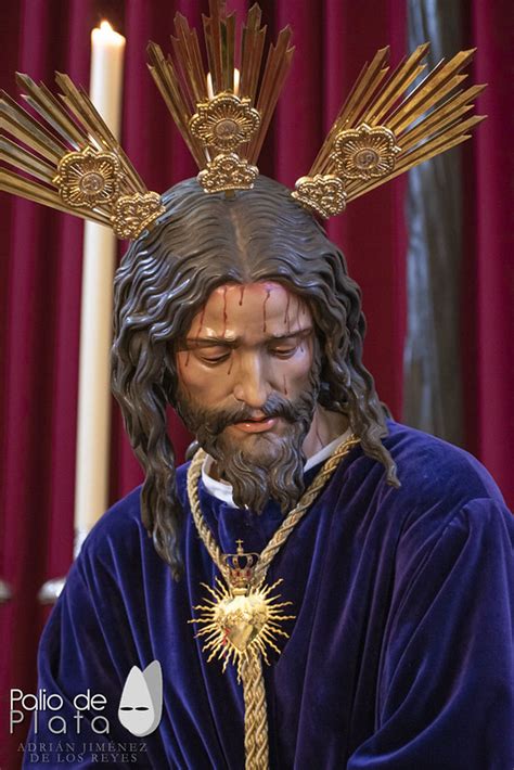 Besamano a Jesús Nazareno Redentor del Mundo Semana Santa de Málaga