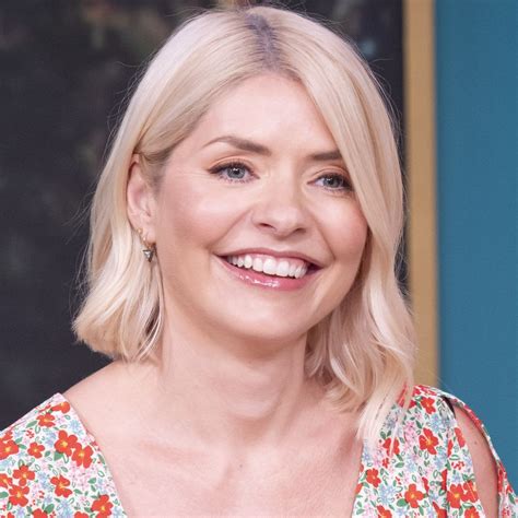Holly Willoughby Is A Spring Goddess In The Dreamiest Daisy Print Dress