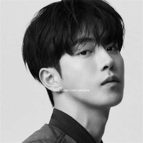 이승현 Lhyunns • Threads Say More