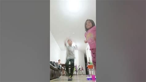 Mi Prima Y Yo Bailando Youtube