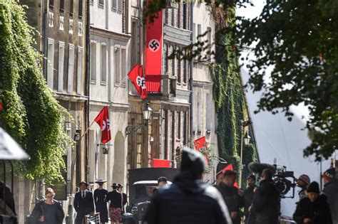 Nazistowskie symbole na starówce w Toruniu Kręcą tam nowy film Super