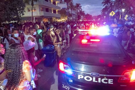 Declaran Toque De Queda En Miami Beach
