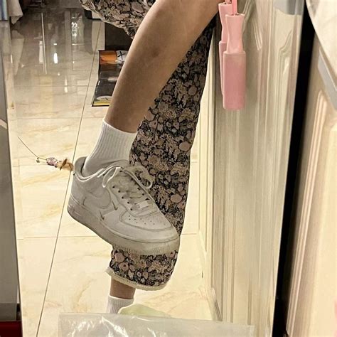 棉袜上的精液 On Twitter 【心语系列】最近几次收袜的时候，越来发现 心语这个舞蹈女孩太心机，好像看透了套路她棉袜的事。几次三番地